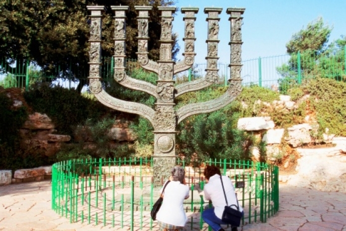 Conozca el significado de la menorá, el famoso candelabro - Universal